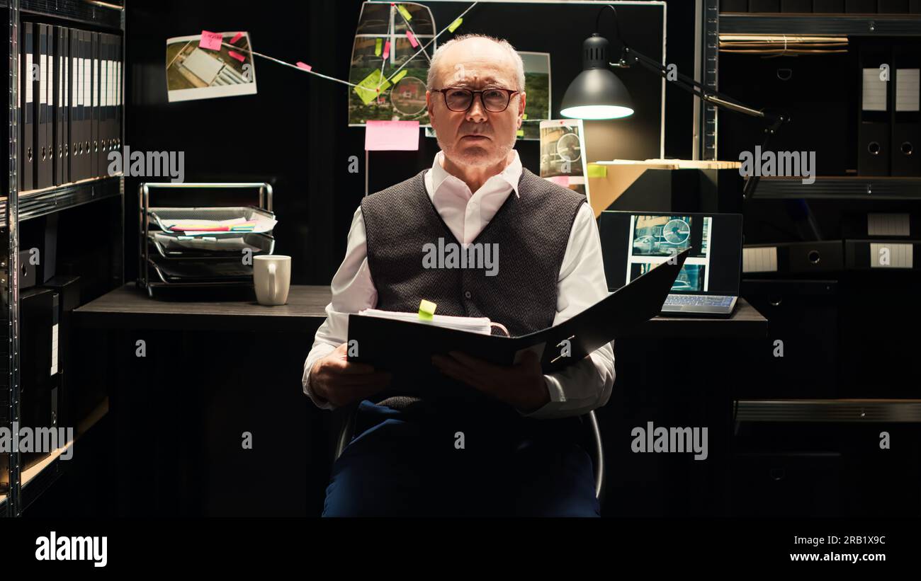 Senior agent reports clues on videocall in incident room, talking to ...