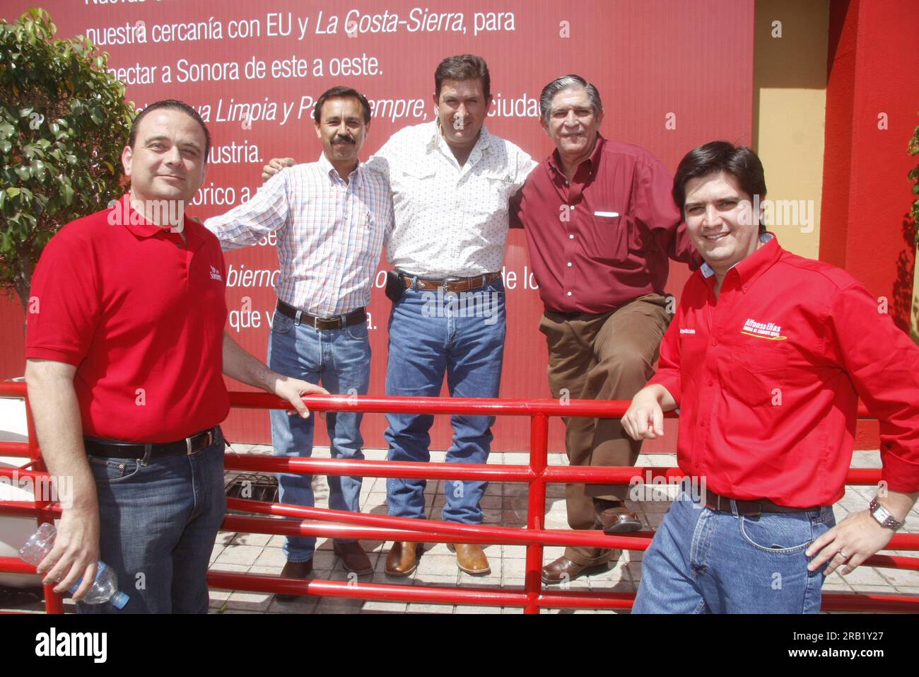 Corte de list—n y recorrido por la casa de campa–a de Alfonso Elias en ...