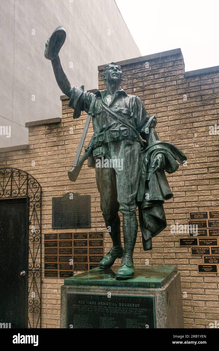 The american doughboy statue hi-res stock photography and images - Alamy