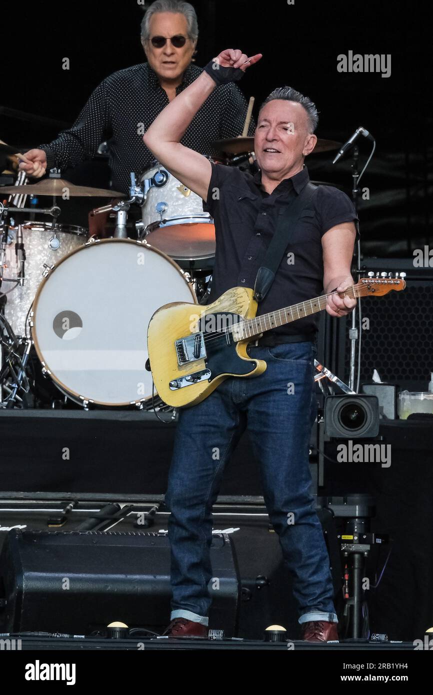London, UK. 6th July, 2023. Bruce Springsteen with Max Weinberg of the ...