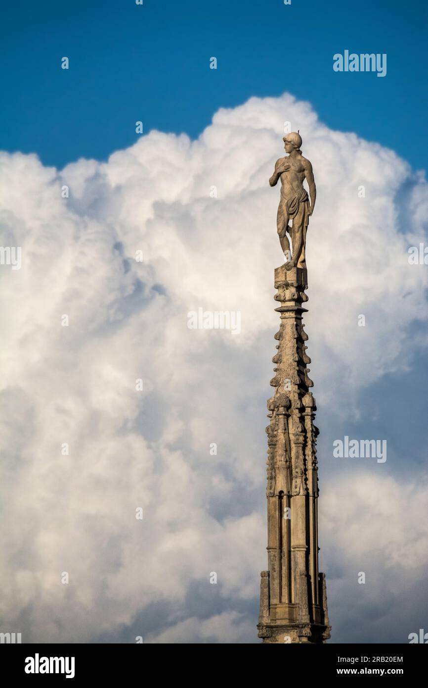 Milan duomo statue hi-res stock photography and images - Alamy