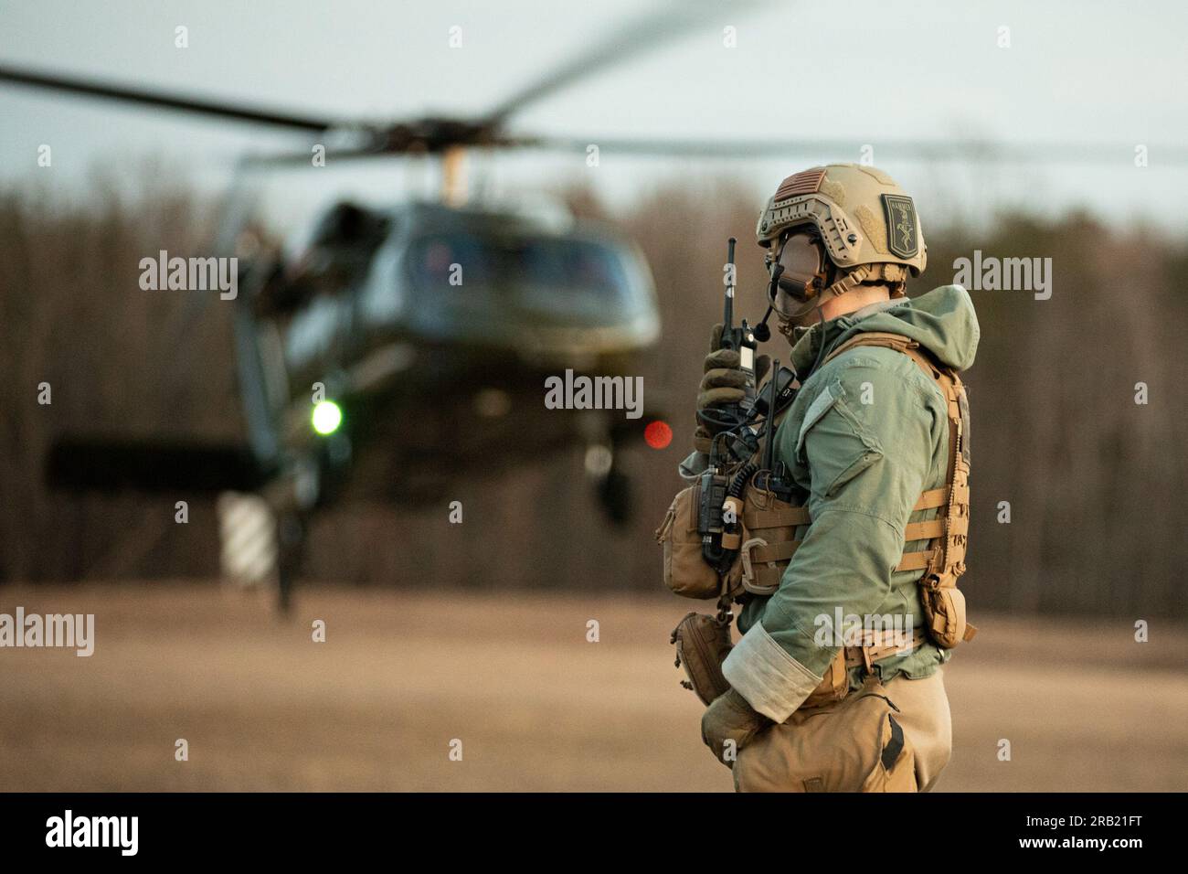 Members of the U.S. Secret Service, the U.S. Army, and the U.S. Marine ...