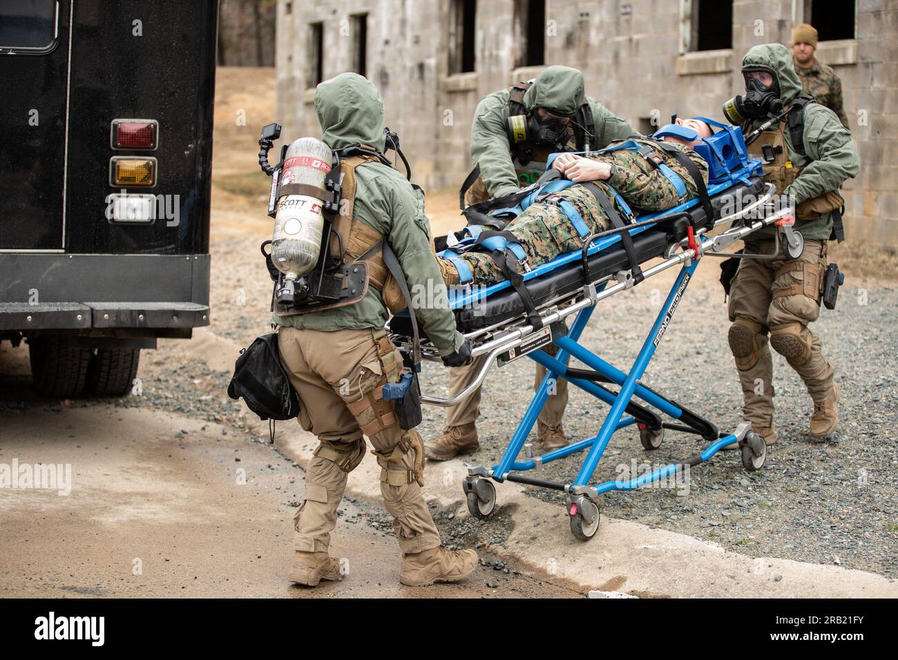 Members of the U.S. Secret Service, the U.S. Army, and the U.S. Marine ...