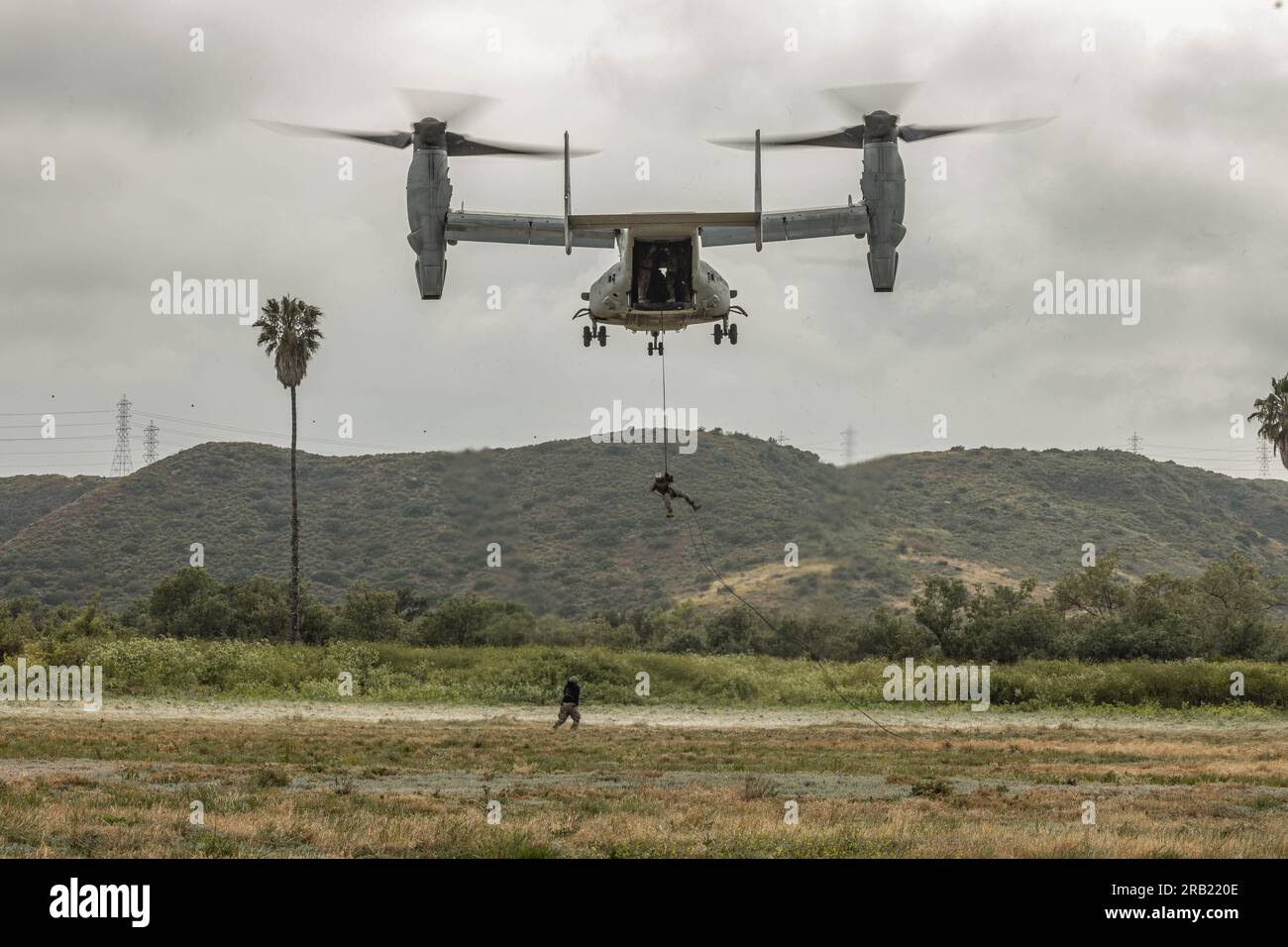 U.S. Marines with 1st Reconnaissance Battalion, 1st Marine Division ...