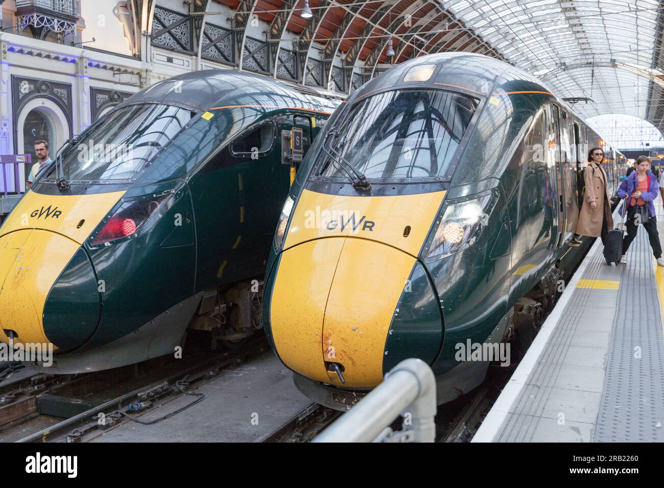 Gwr train hi-res stock photography and images - Alamy