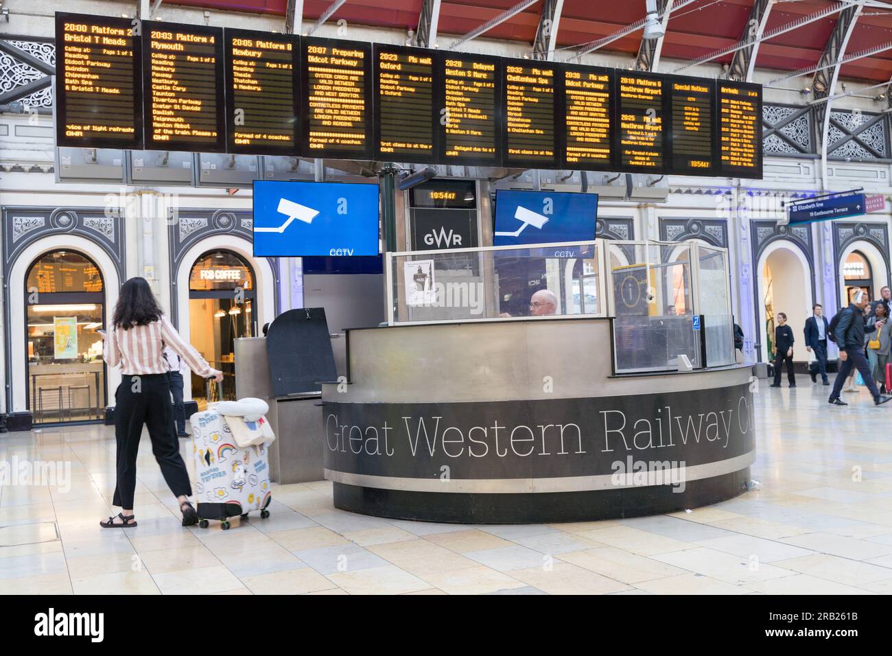Train information sceen hi-res stock photography and images - Alamy
