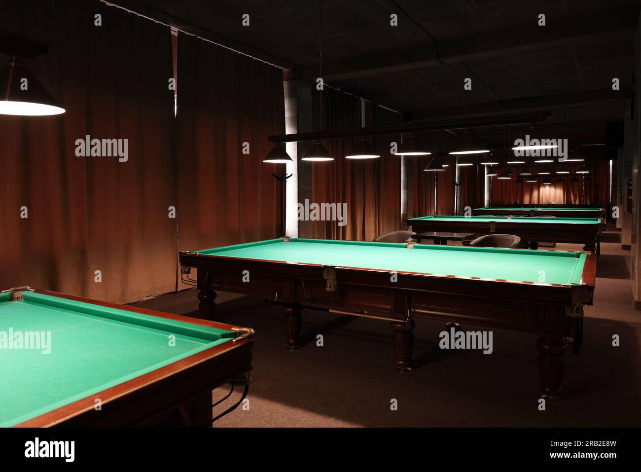 Empty green billiard tables hi-res stock photography and images - Alamy
