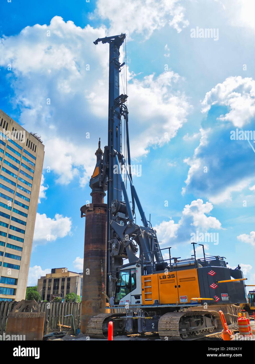 rotary drilling rig near downtown Columbus Ohio 2023 Stock Photo - Alamy