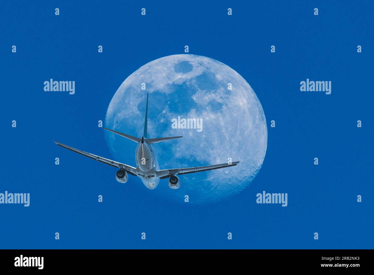 Full moon airplane jet plane hi-res stock photography and images - Alamy