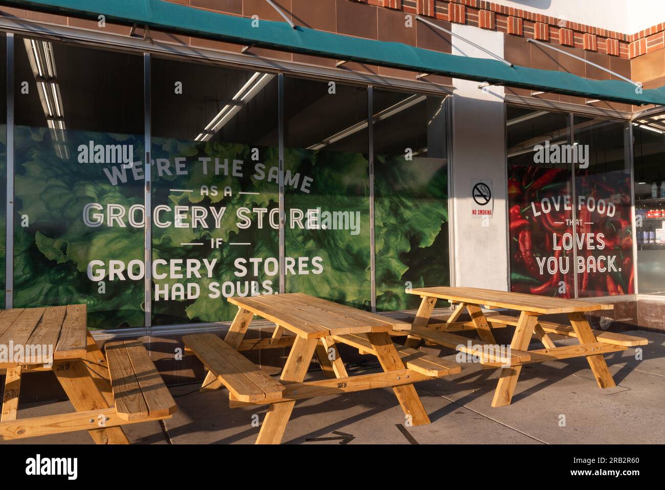 Window storefront for La Montanita grocery store, a food co-op in the ...