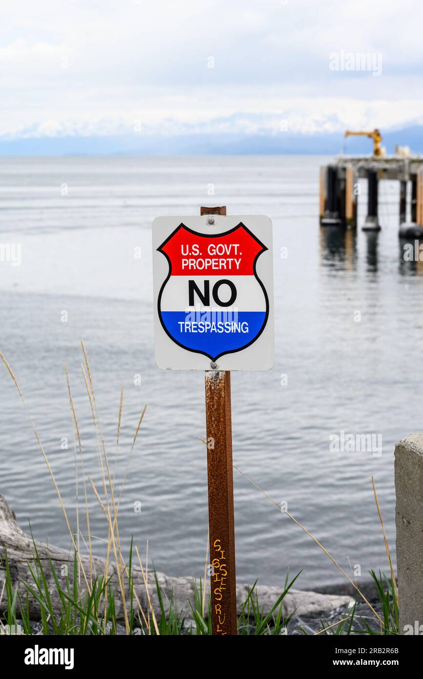 United states government property sign hi-res stock photography and ...