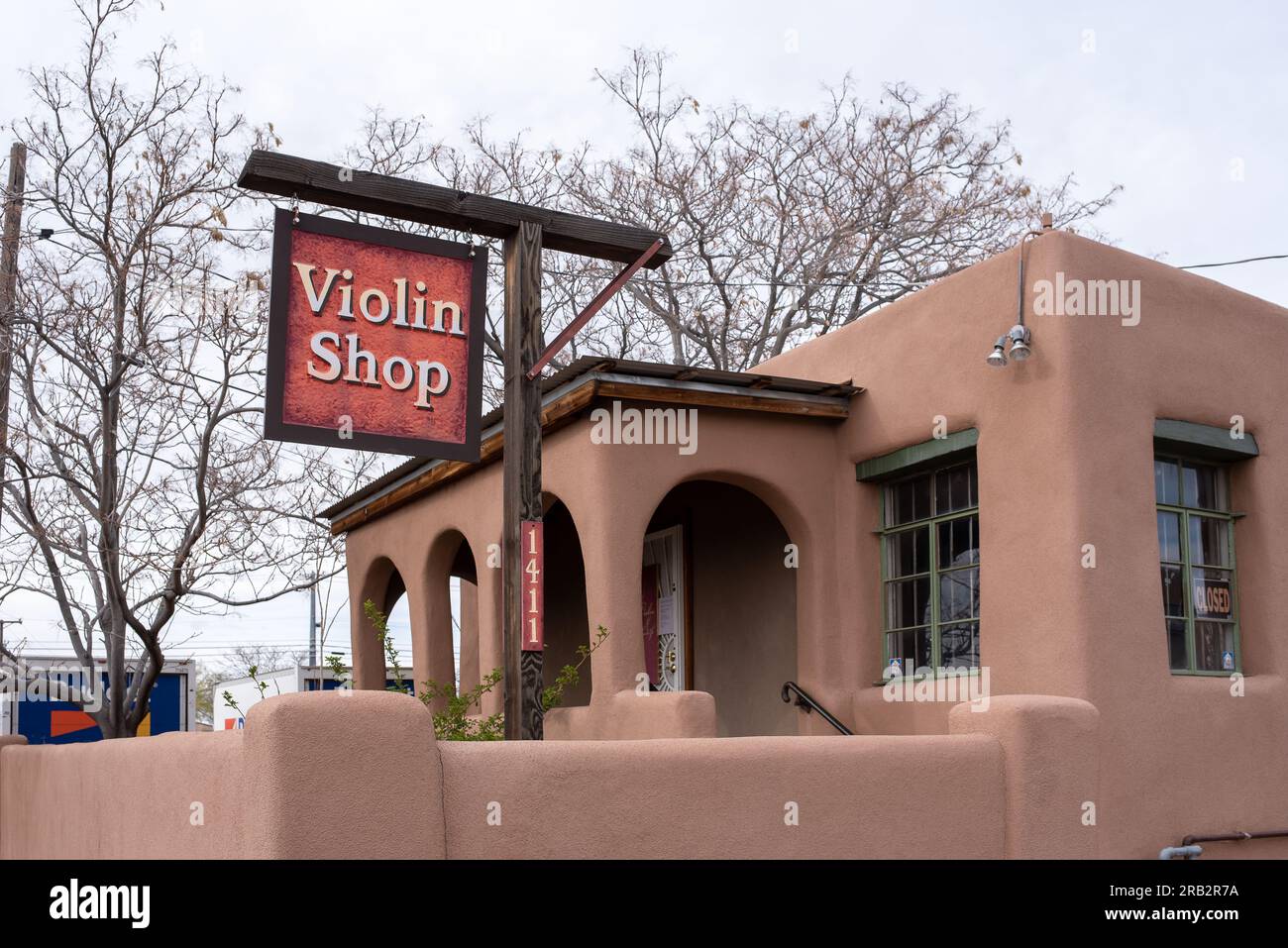 Violin sign hi-res stock photography and images - Alamy