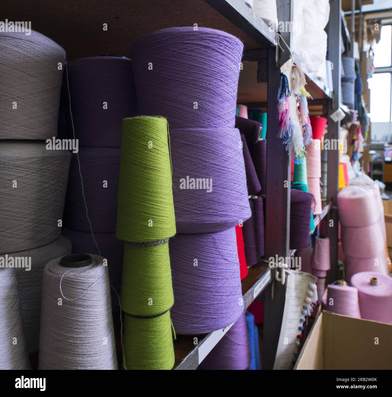 Spool thread knitting shop view hi-res stock photography and images - Alamy