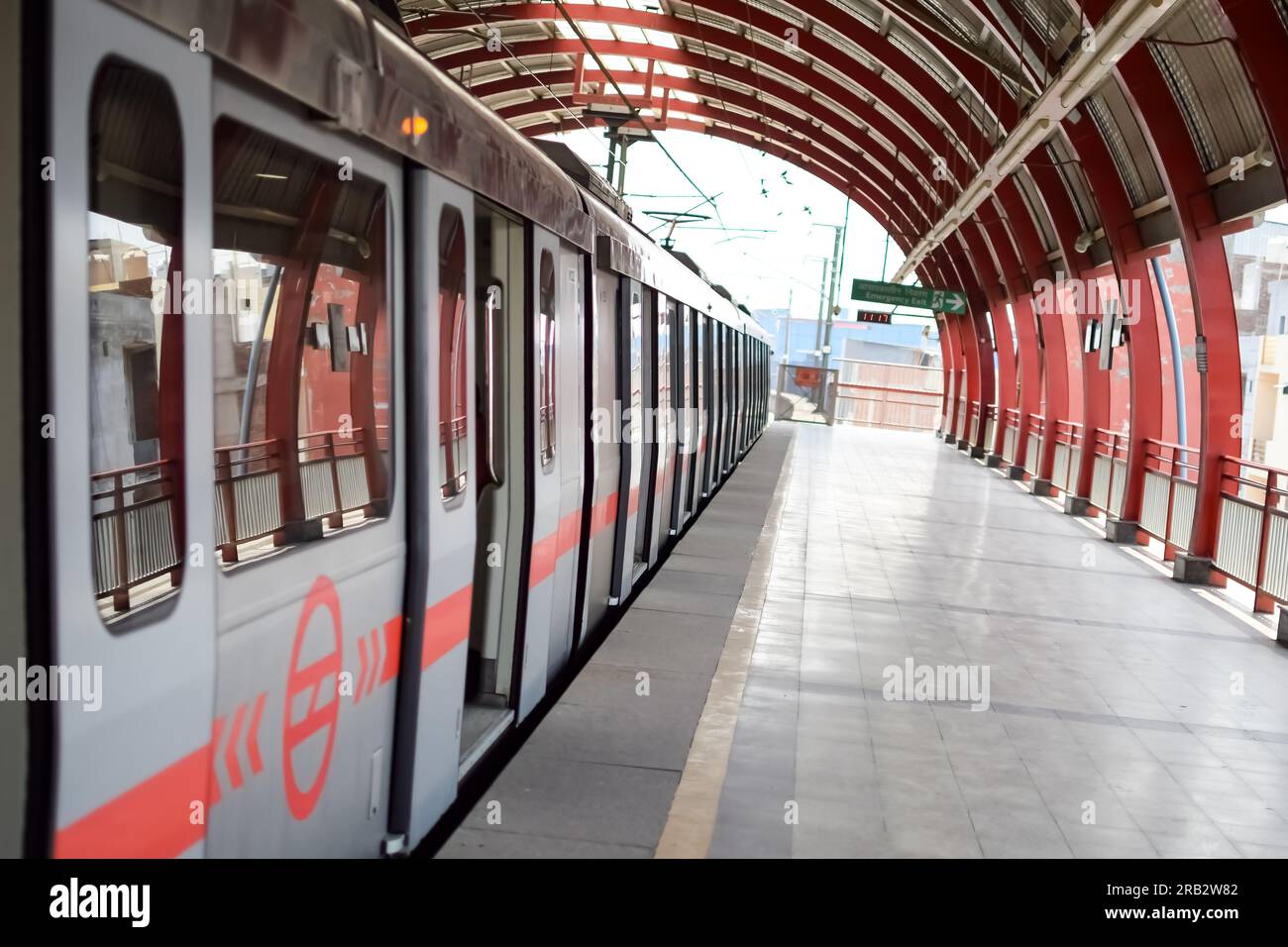 Delhi Metro train arriving at Jhandewalan metro station in New Delhi ...