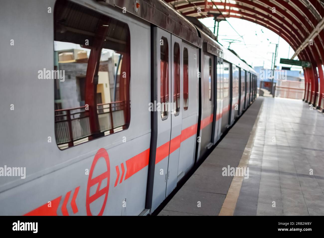 Delhi Metro train arriving at Jhandewalan metro station in New Delhi ...