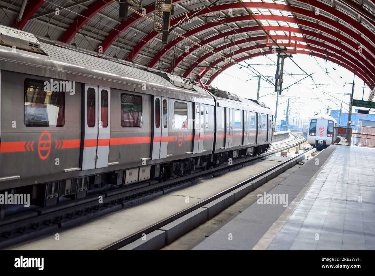 Delhi Metro train arriving at Jhandewalan metro station in New Delhi ...