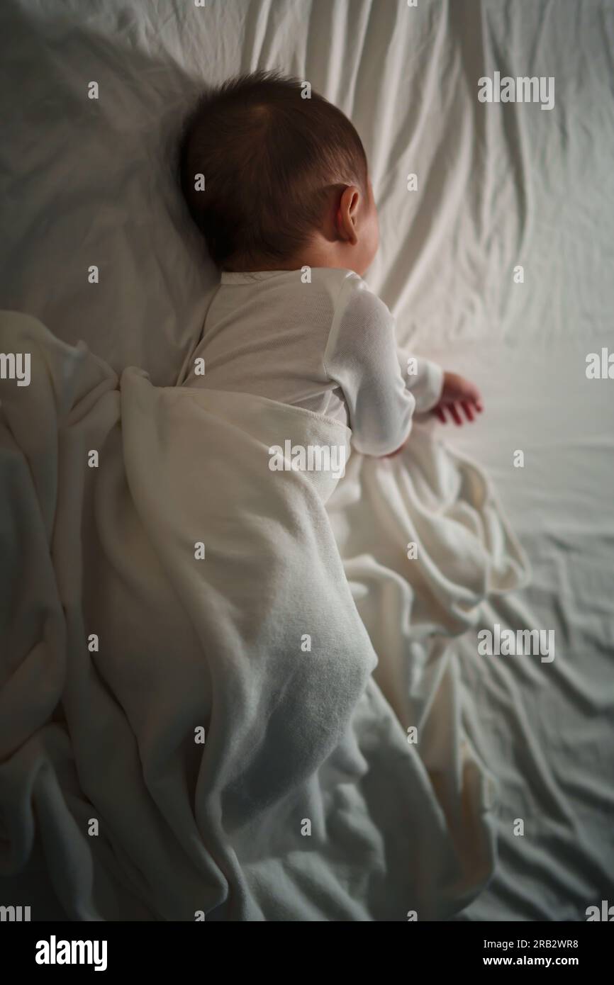 Night light baby crib hi-res stock photography and images - Alamy