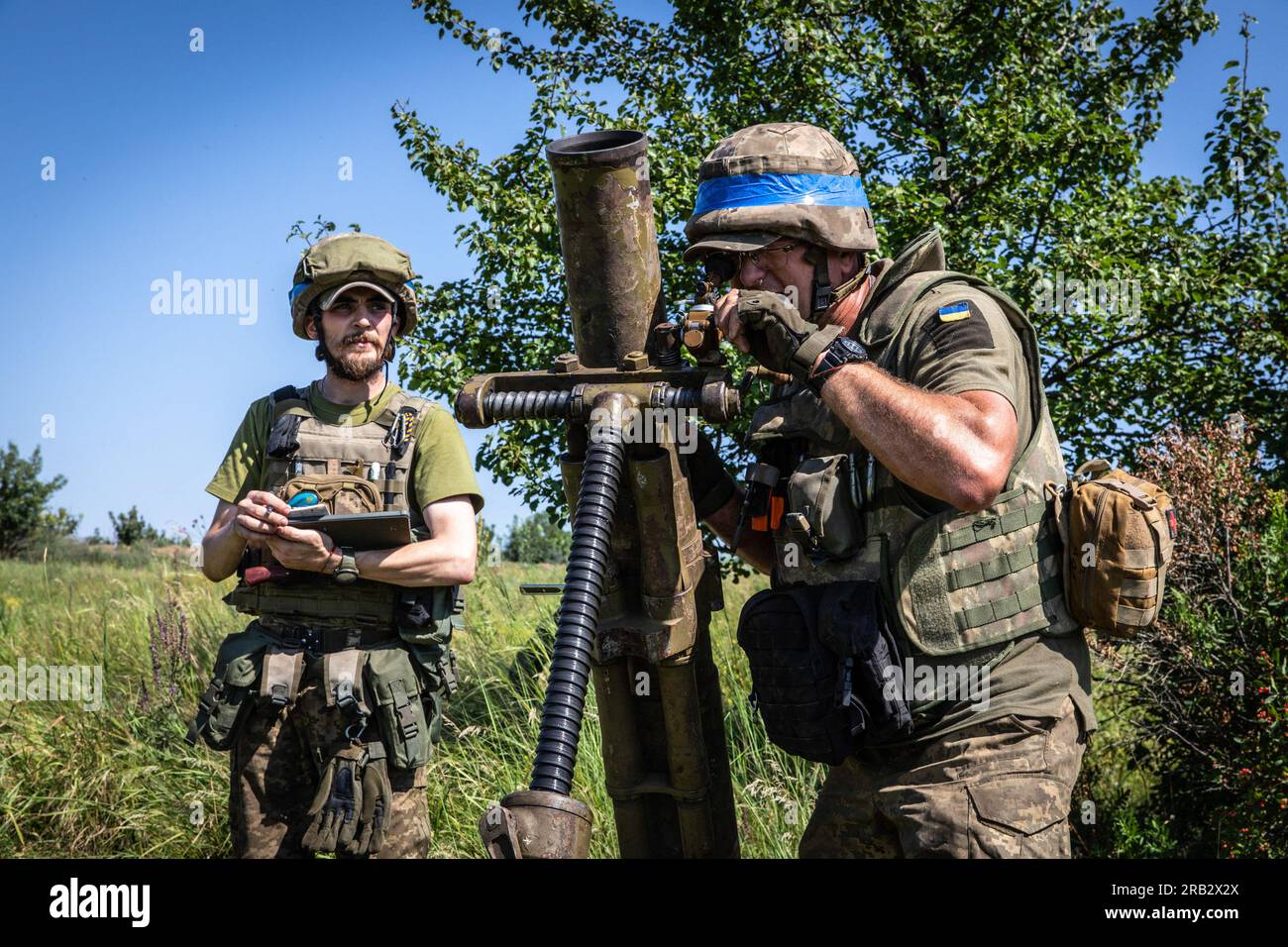 Soldiers from the Ukraine Navy Infantry 35 Brigade performing a mortar ...