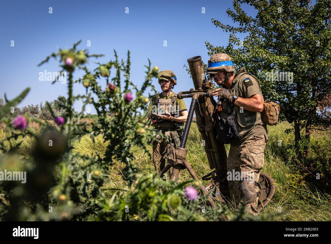 Soldiers from the Ukraine Navy Infantry 35 Brigade performing a mortar ...