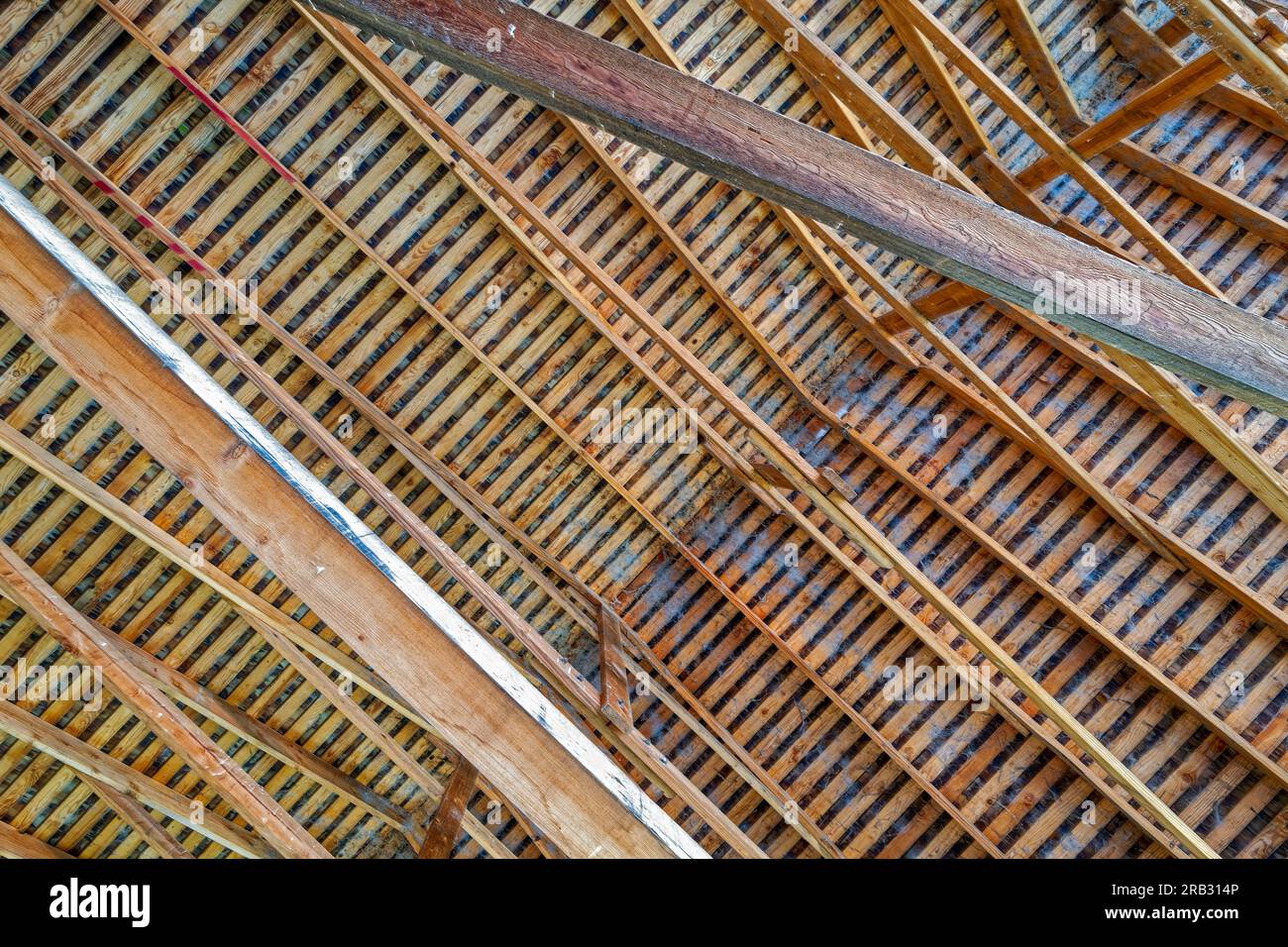 Exposed wooden ceiling beams hi-res stock photography and images - Alamy