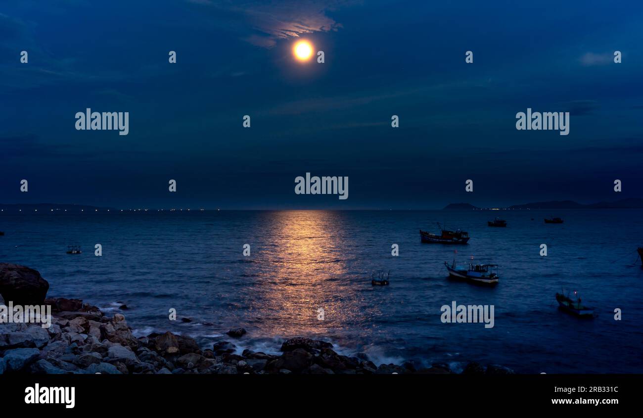 Moonlight reflecting on surface hi-res stock photography and images - Alamy