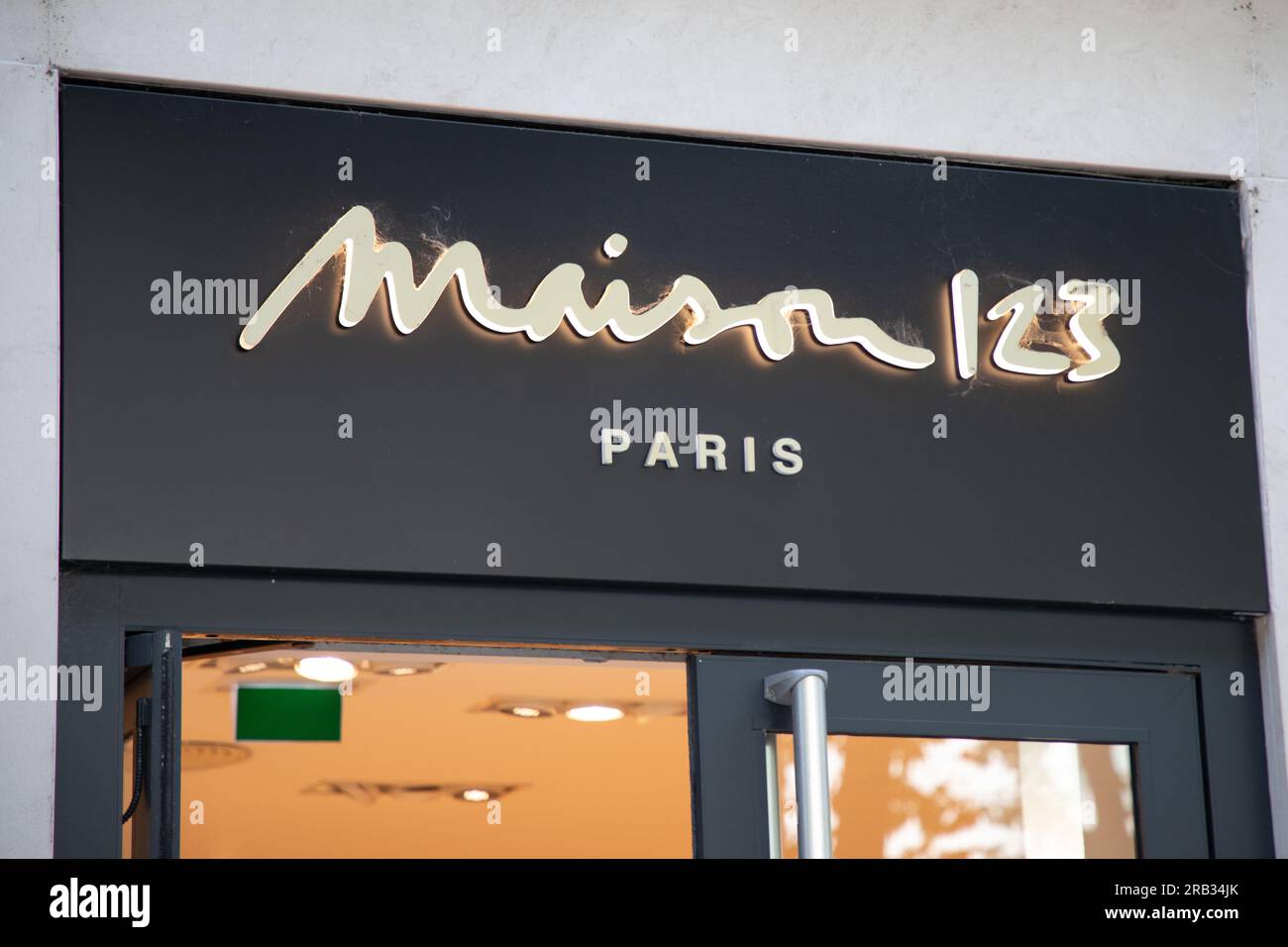 Bordeaux , France - 07 01 2023 : maison 123 paris sign logo store ...