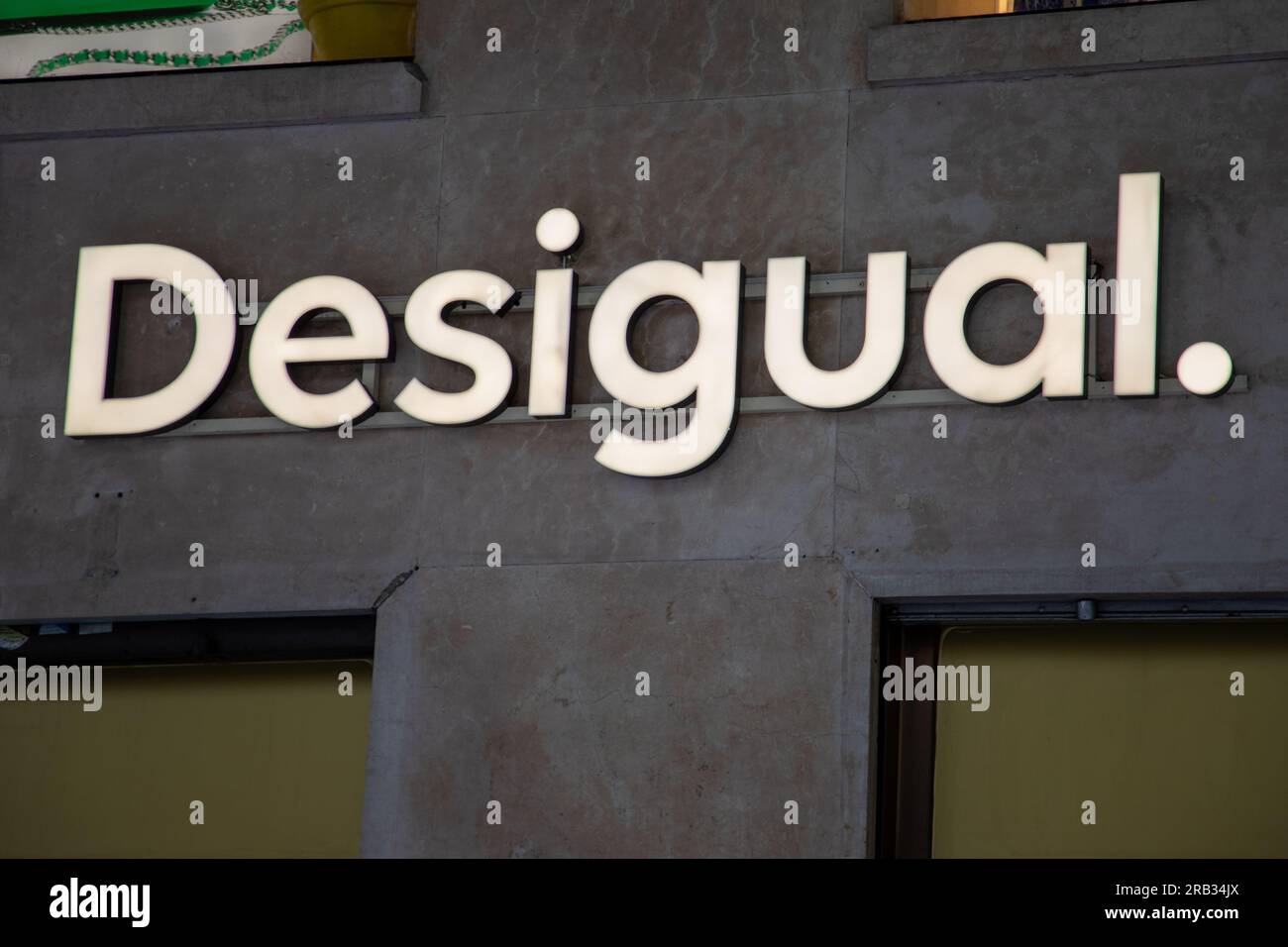 Desigual storefront hi-res stock photography and images - Alamy