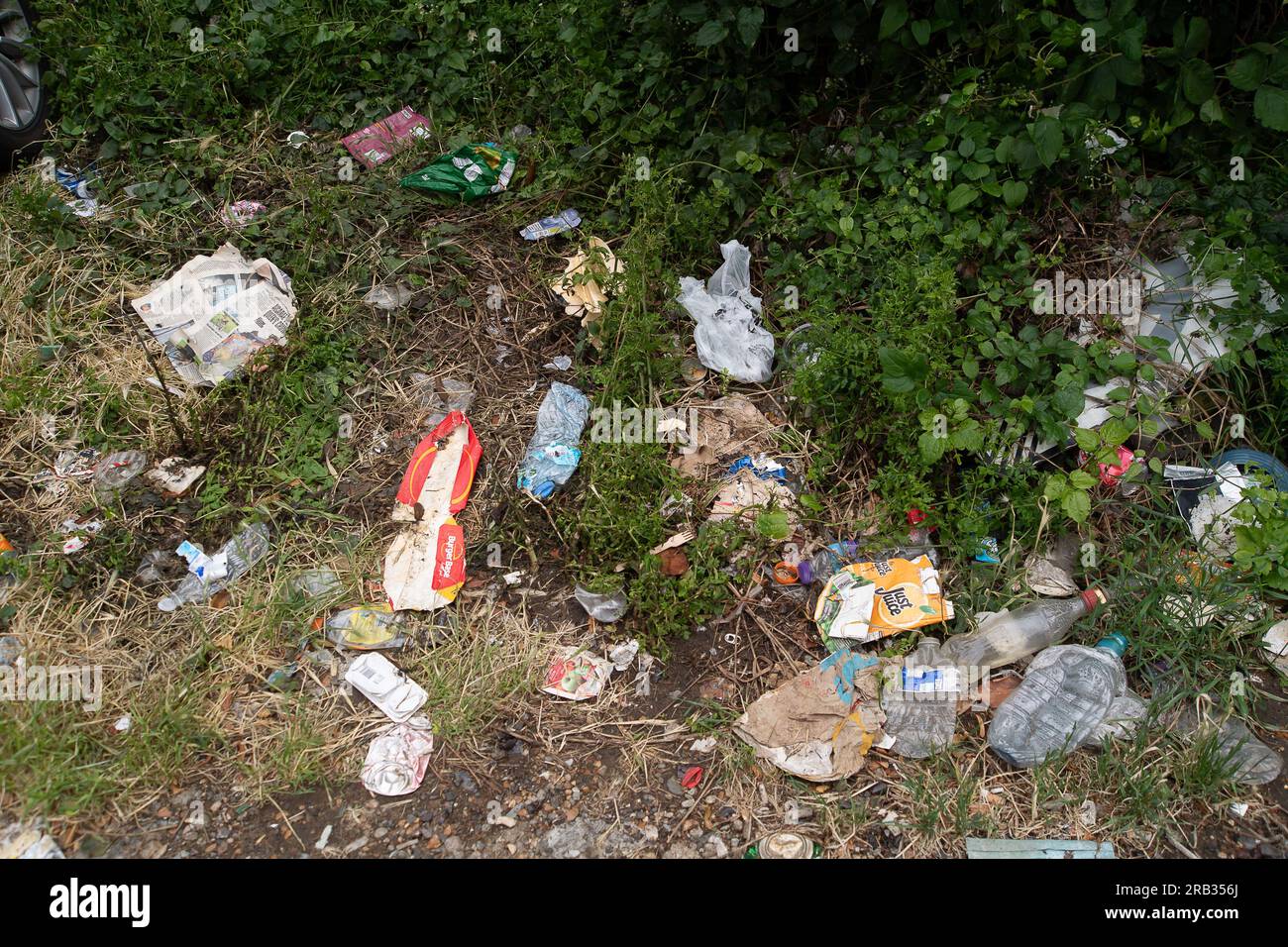 Slough, Berkshire, UK. 6th July, 2023. Litter and fly tipping in ...