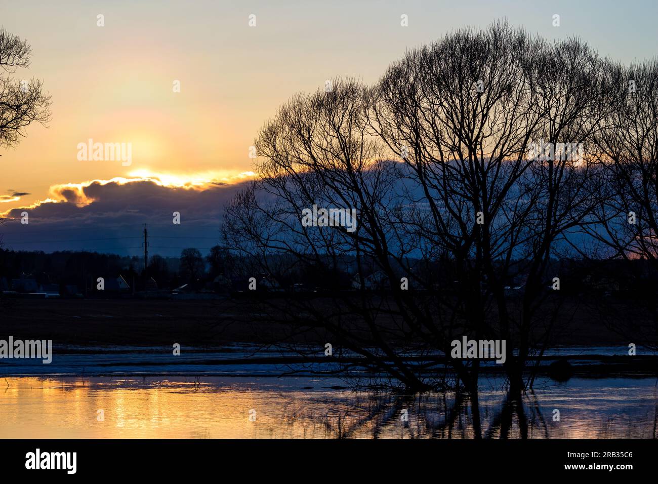 Beautiful sunset with a solar halo effect in atmosphere Stock Photo - Alamy