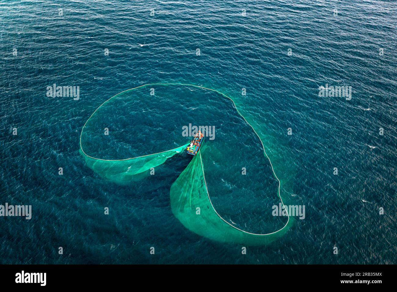 View hon yen fishing hi-res stock photography and images - Alamy