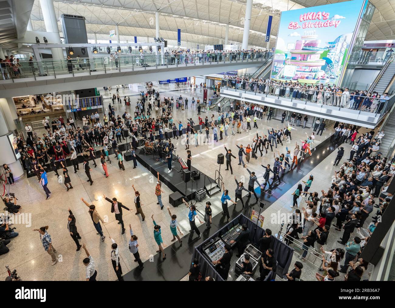 **CHINESE MAINLAND, HONG KONG, MACAU AND TAIWAN OUT** Artists and ...