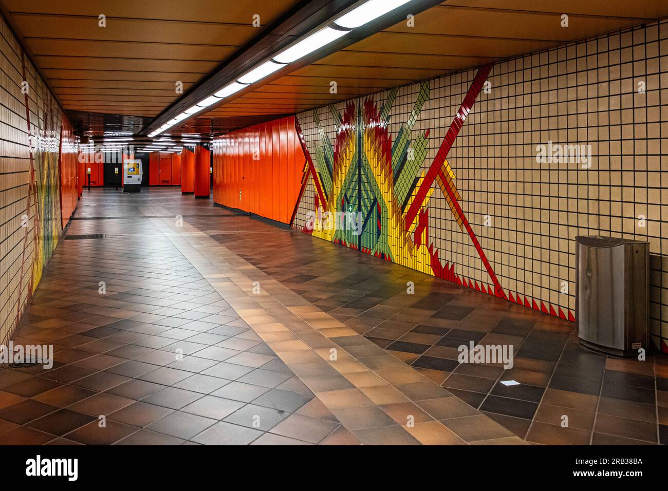 U Siemensdamm U-Bahn Underground railway station colourful interior ...