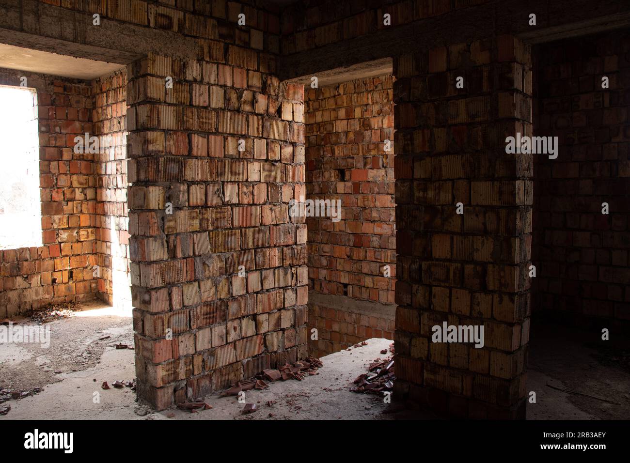 Abandoned unfinished building hi-res stock photography and images - Alamy