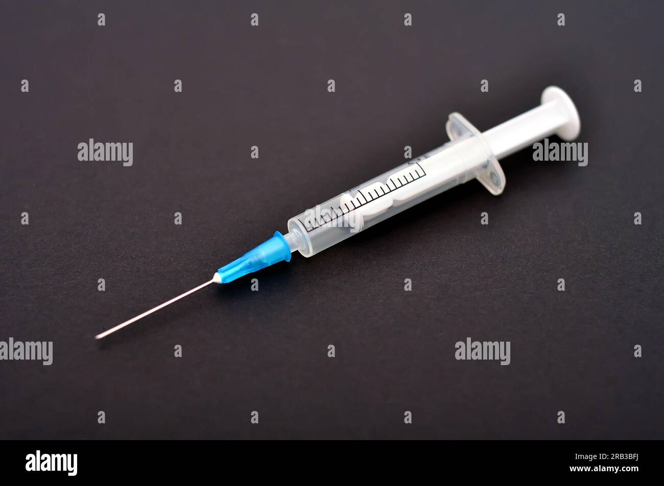 Antibiotic syringe hi-res stock photography and images - Alamy