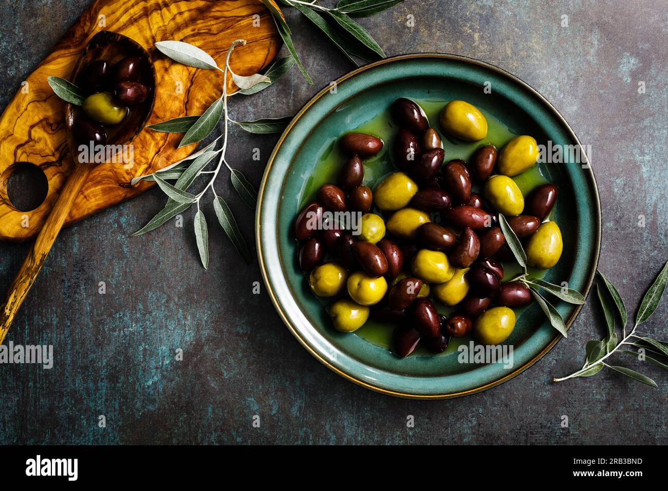 Olives in a bowl top view hi-res stock photography and images - Alamy