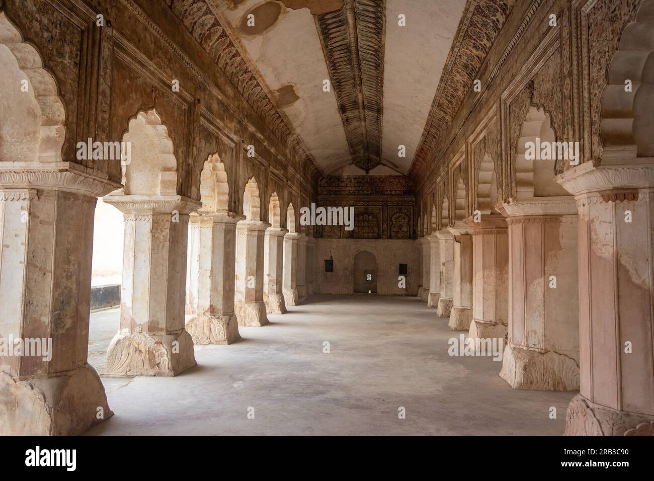 Orchha fort and palace complex in orchha, madhya pradesh, india Stock ...