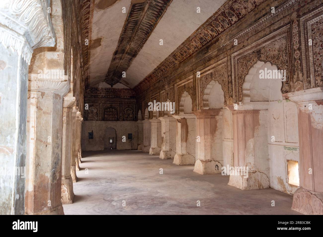 Orchha fort and palace complex in orchha, madhya pradesh, india Stock ...