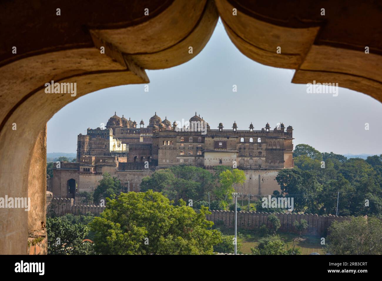 Orchha fort hi-res stock photography and images - Alamy