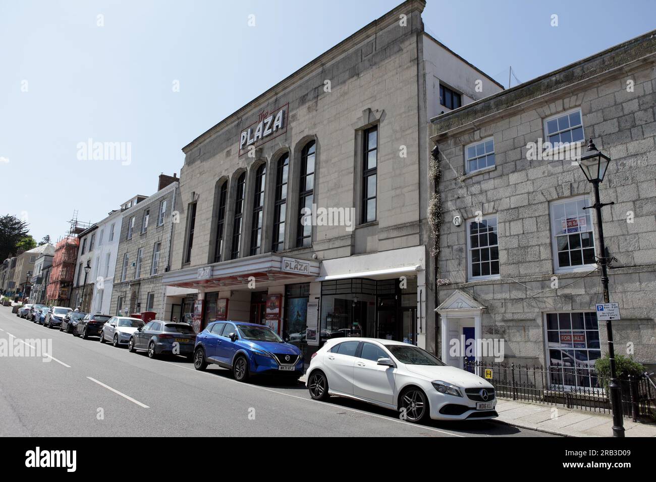 Plaza cinema hi-res stock photography and images - Alamy