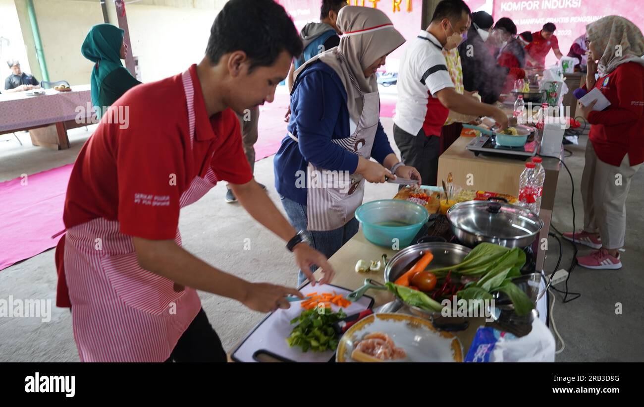 Traditional food cooking competition. fried rice Stock Photo - Alamy