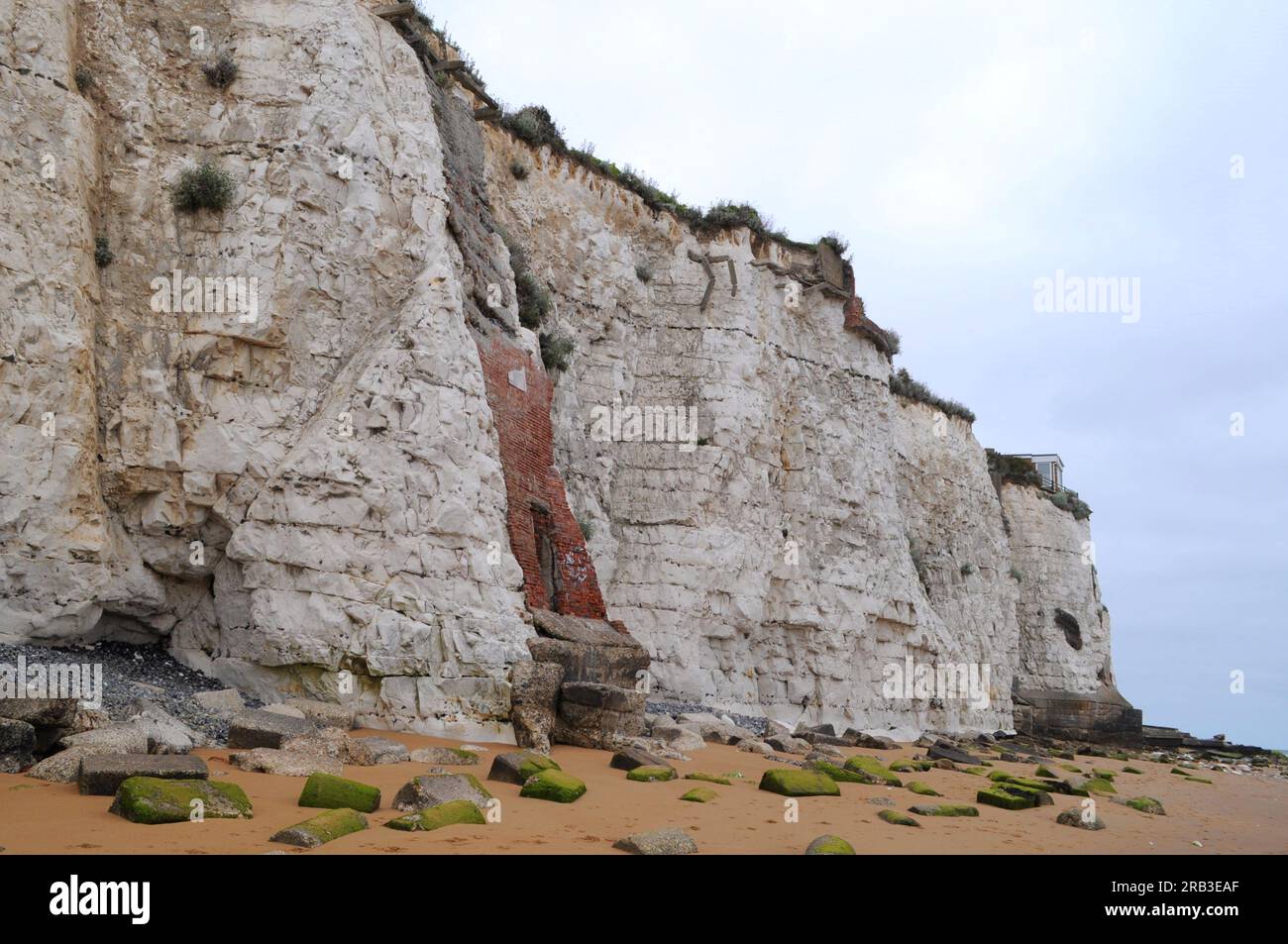 Kent broadstairs cliff chalk hi-res stock photography and images - Alamy