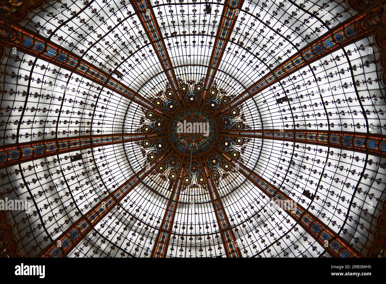The amazing glass roof of Galeries Lafayette shopping mall in Paris ...