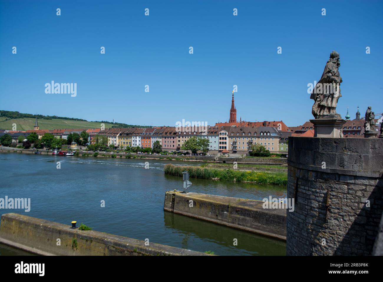Old Main Bridge with reflection in W rzburg, Alte Mainbr cke Stock Photo - Alamy