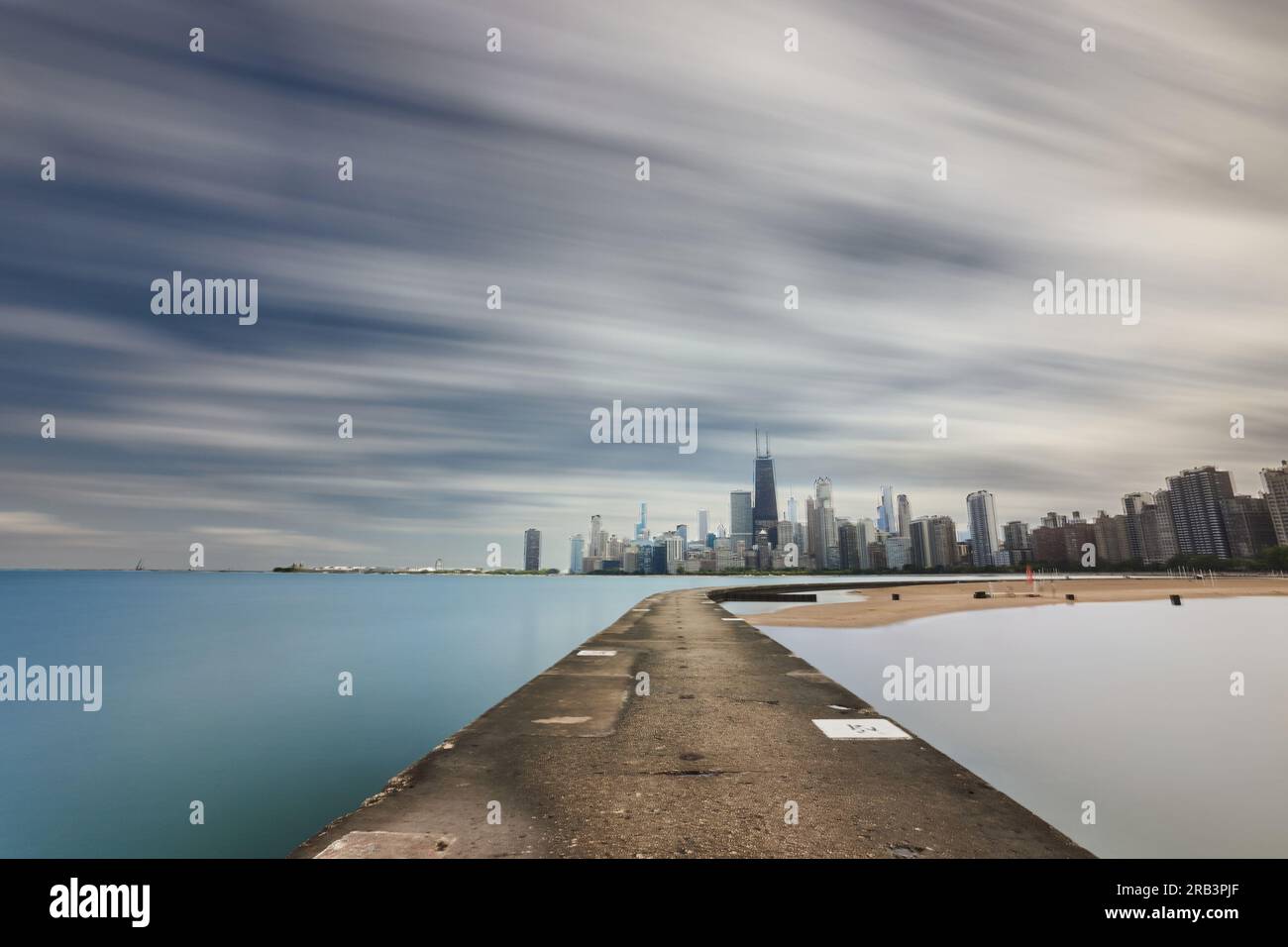 Long exposure city skyline hi-res stock photography and images - Alamy