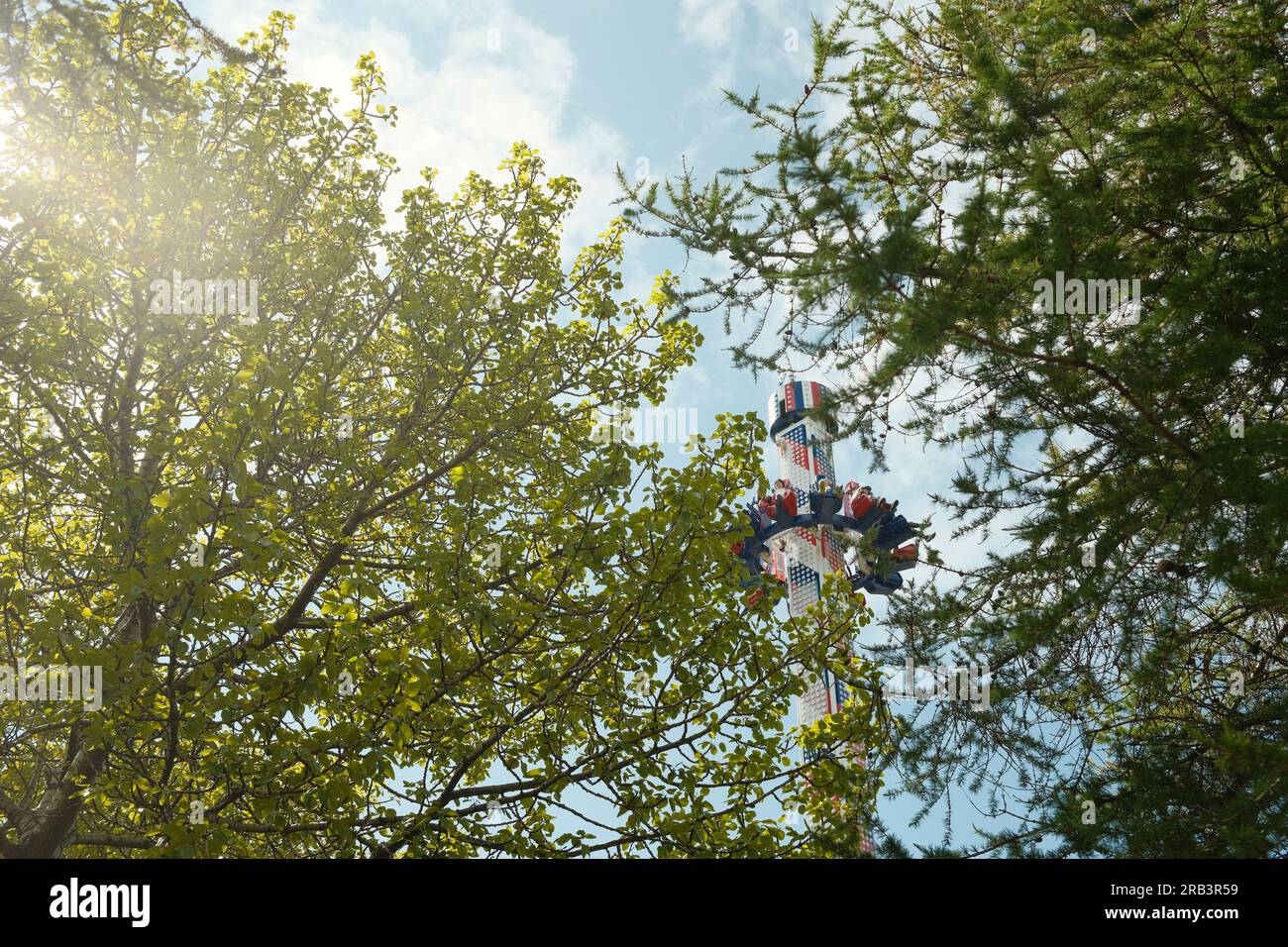 Drop tower hi-res stock photography and images - Alamy