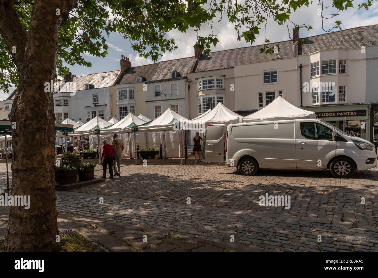 Wells, Somerset, England, UK. 21 June 2023. Wells town centre, market ...