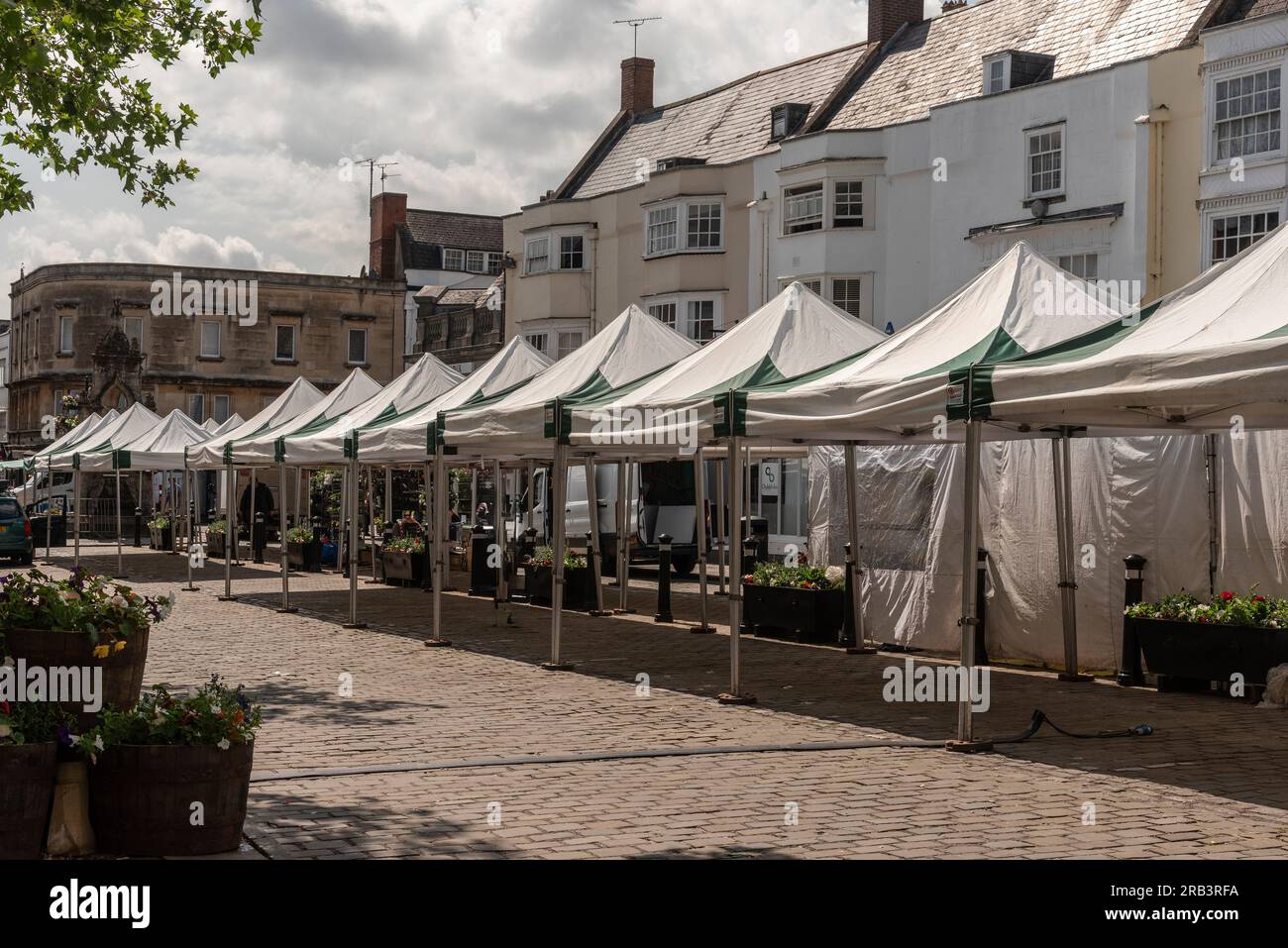 Wells, Somerset, England, UK. 21 June 2023. Wells town centre, market ...