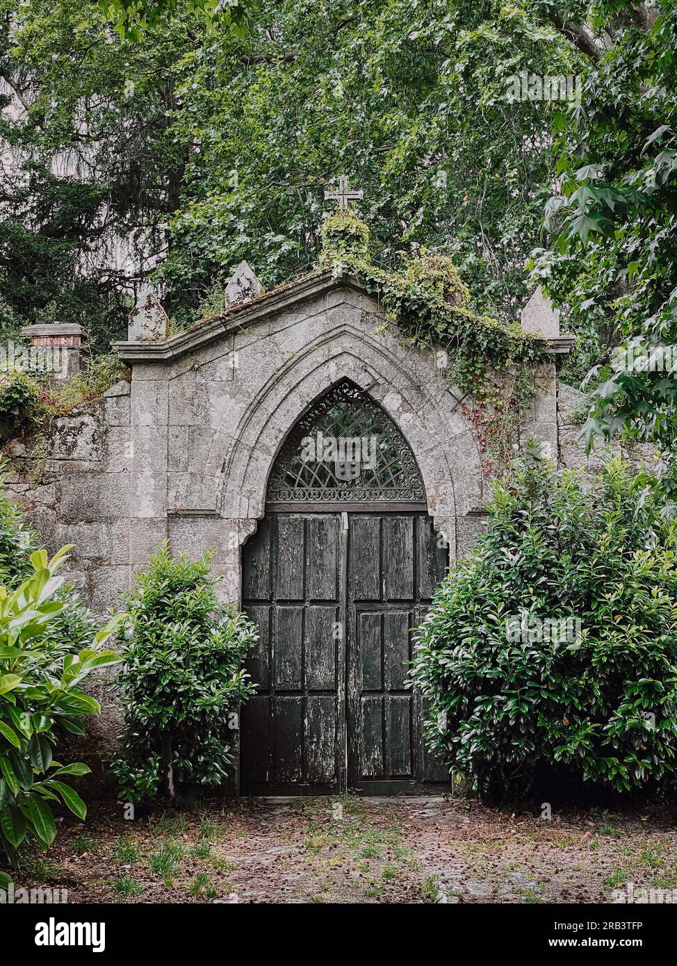 Garden gate arch hi-res stock photography and images - Alamy