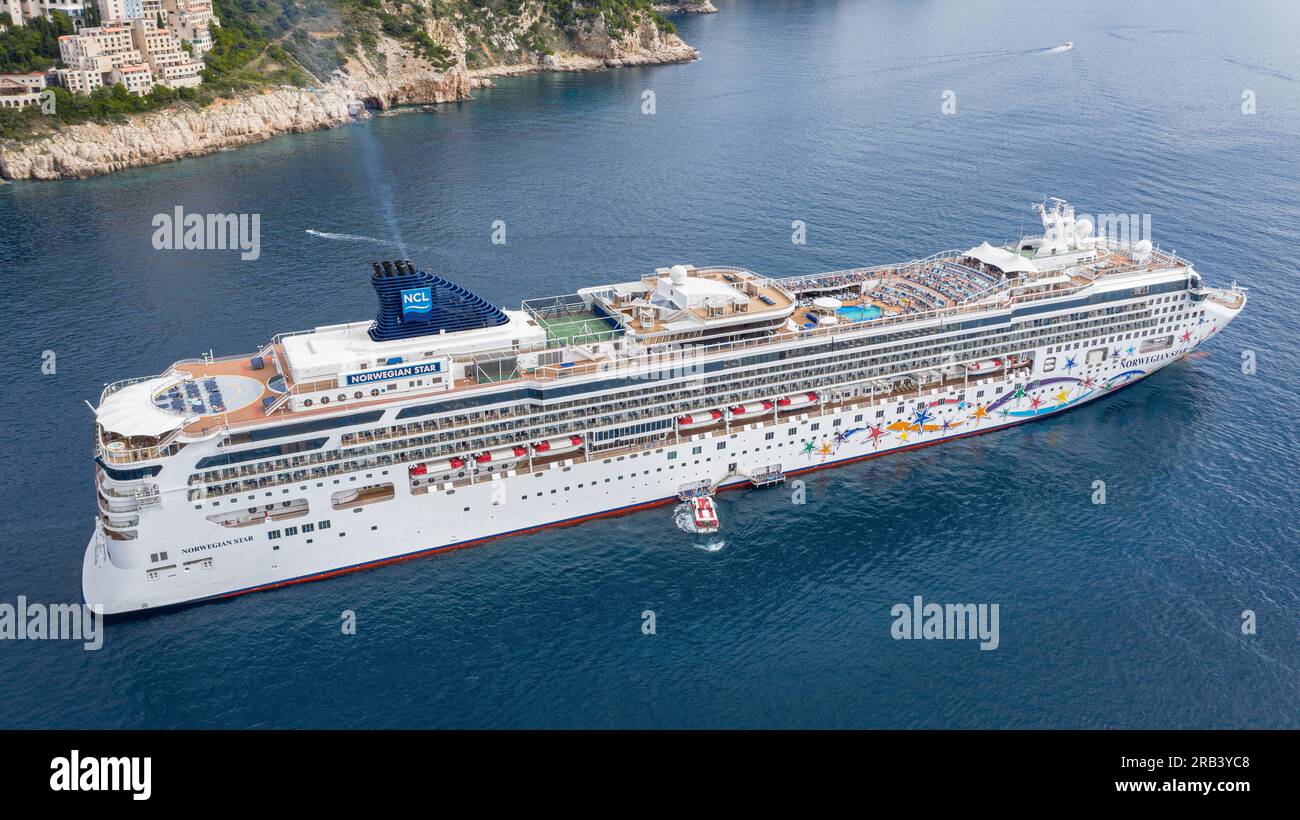 Worst overtourism europe hi-res stock photography and images - Alamy