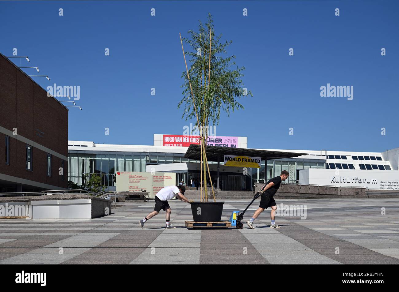 07 July 2023, Berlin: Helpers from atelier le balto bring a young ...